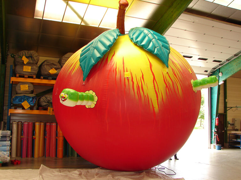 GIANT INFLATABLE APPLE - C2J
