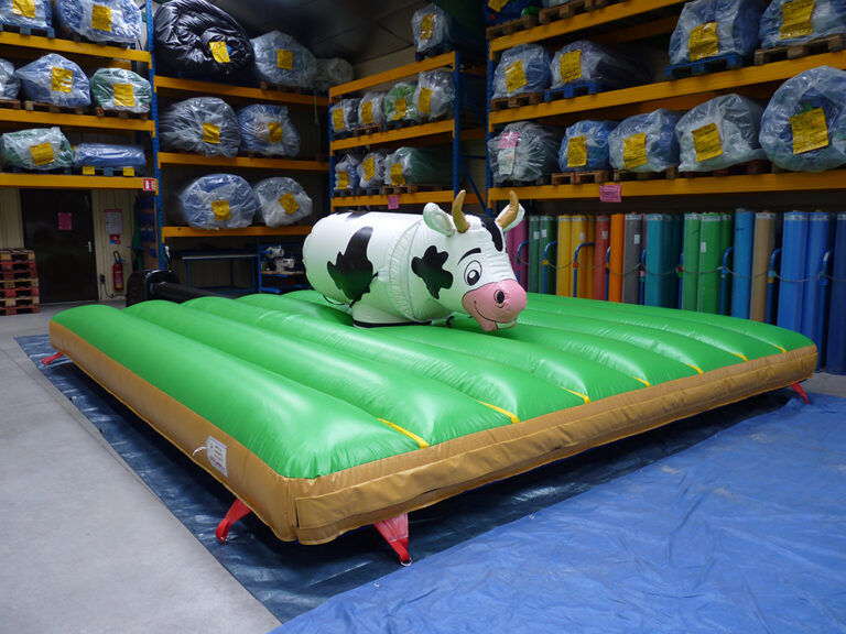 INFLATABLE RODEO COW WITH STRAPS - C2J